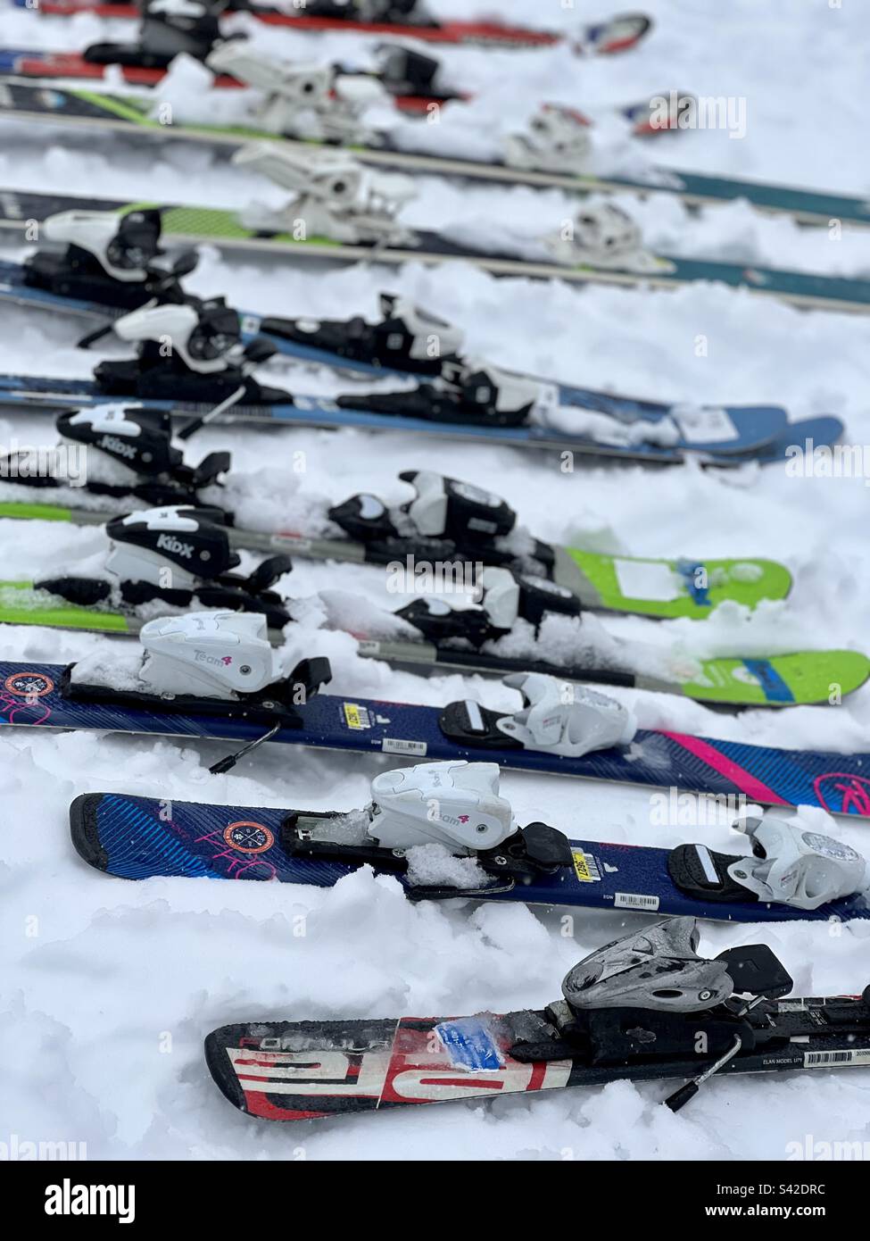 Multiple skis hi-res stock photography and images - Alamy