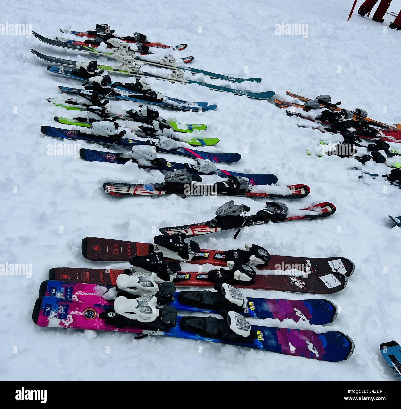 Multiple skis hi-res stock photography and images - Alamy