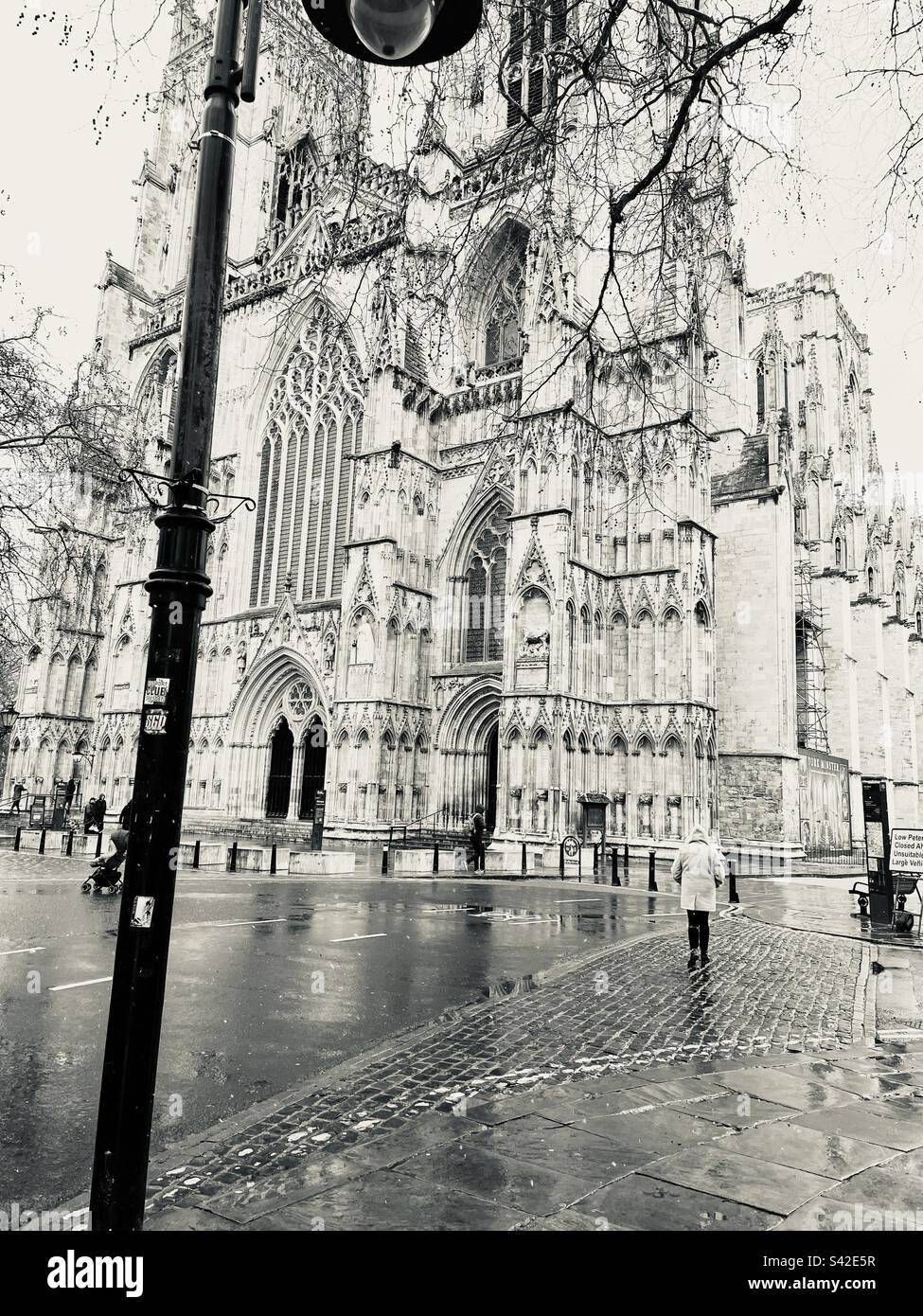 Minster black and hi-res stock photography and images - Alamy