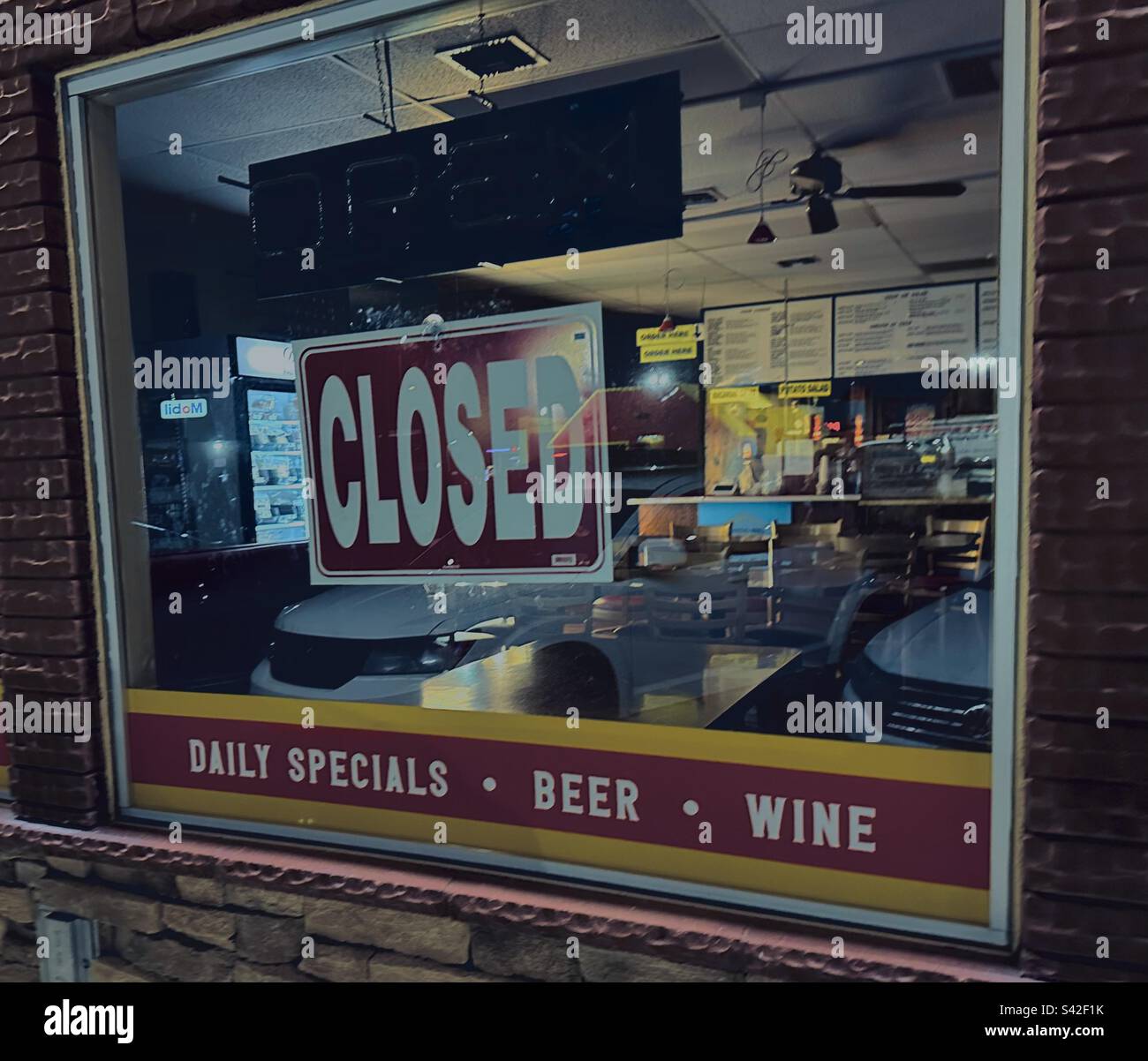 Sandwich shop closed hi-res stock photography and images - Alamy