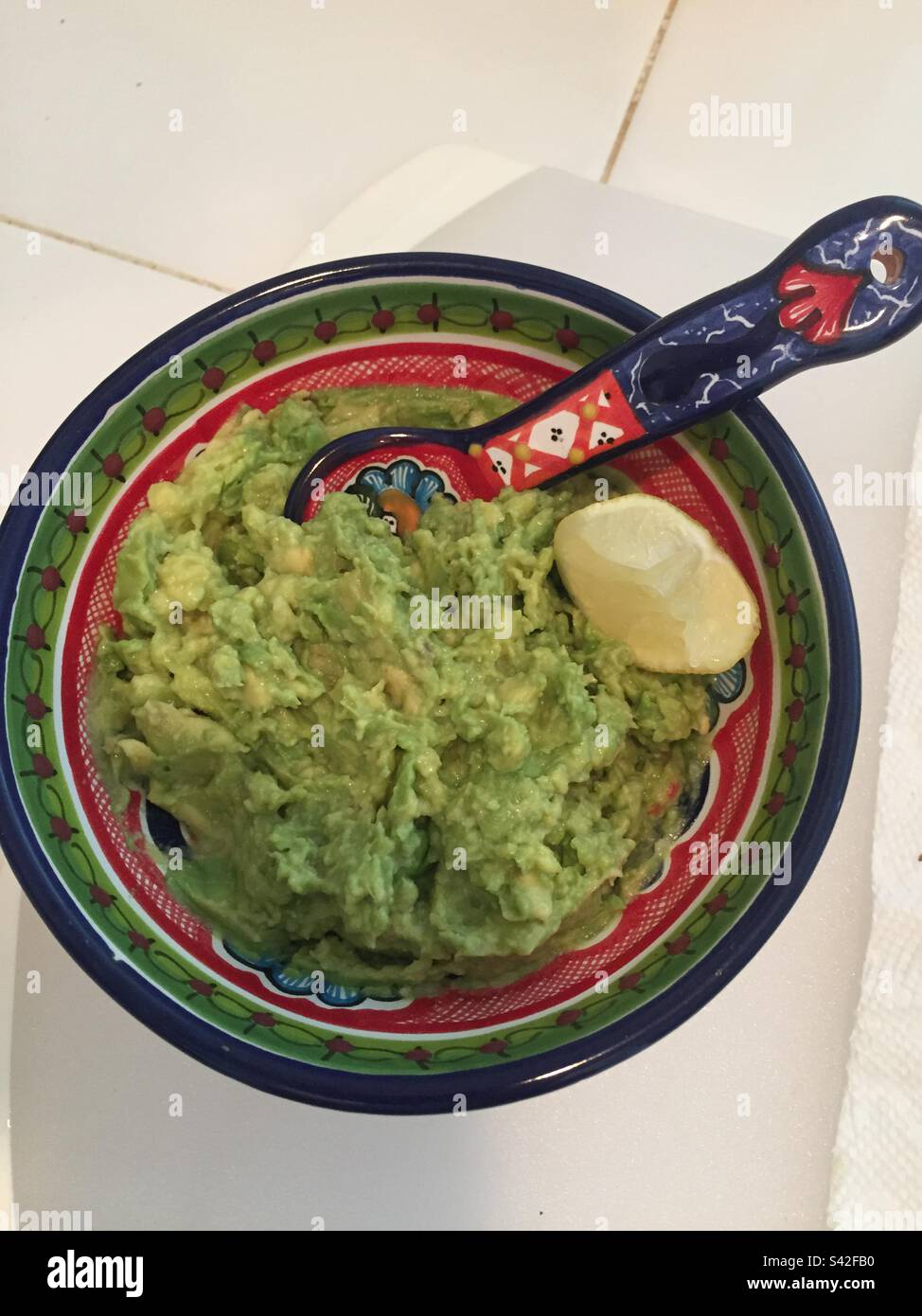 Fresh Guacamole, Festive Mexican bowl with guacamole Stock Photo - Alamy
