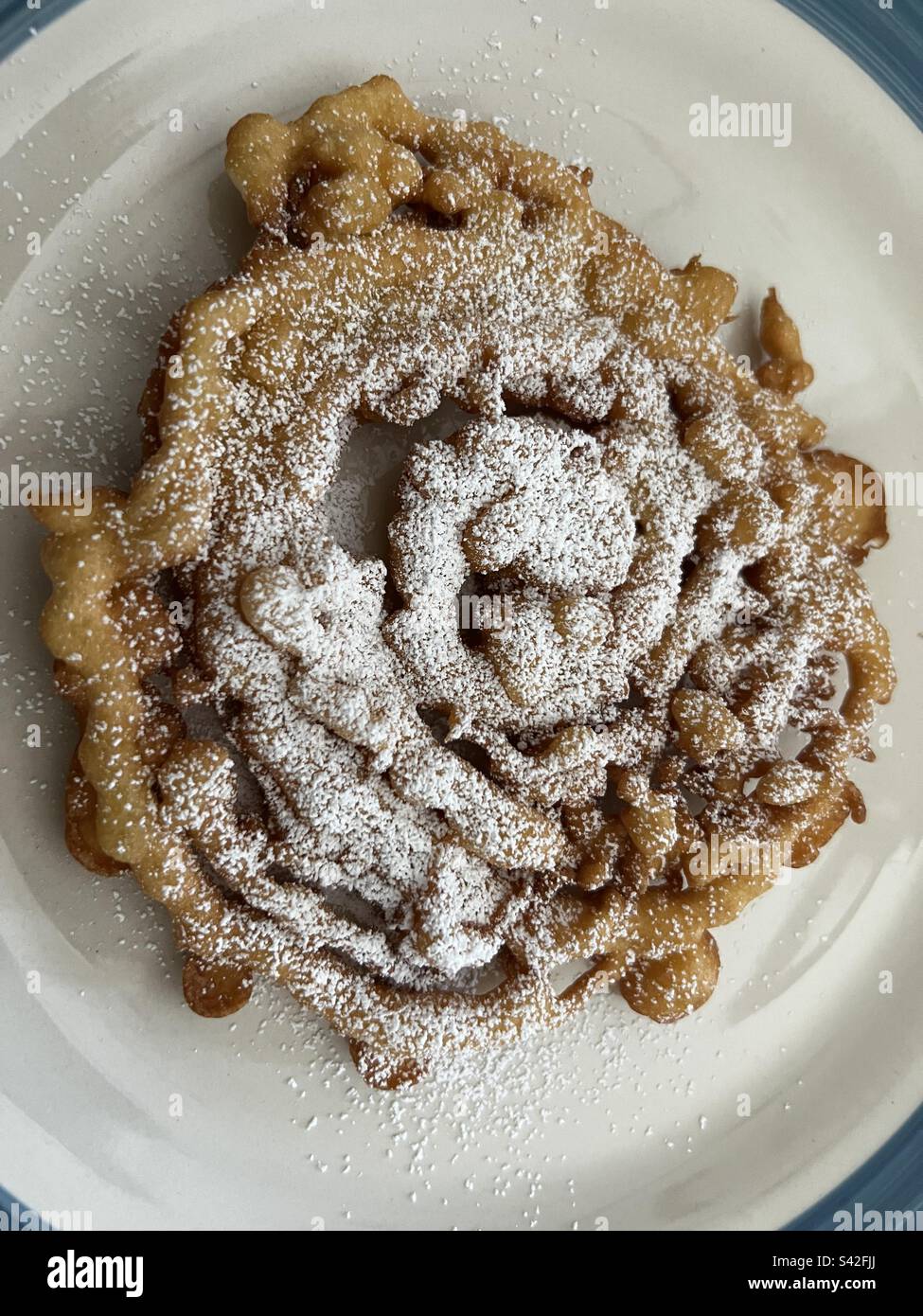 Funnel cakes at carnival hi-res stock photography and images - Alamy