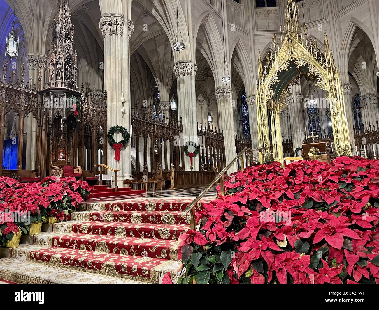 Interior of St. Patrick's Cathedral in New York with a view of the ...