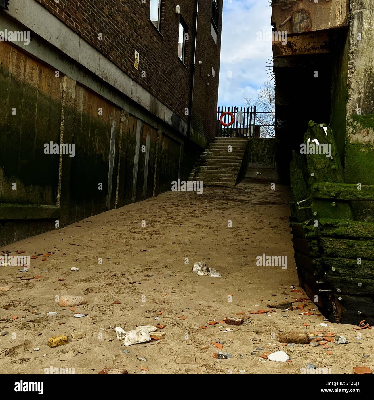 Steps leading to Wapping Foreshore and Thames river london Stock Photo ...