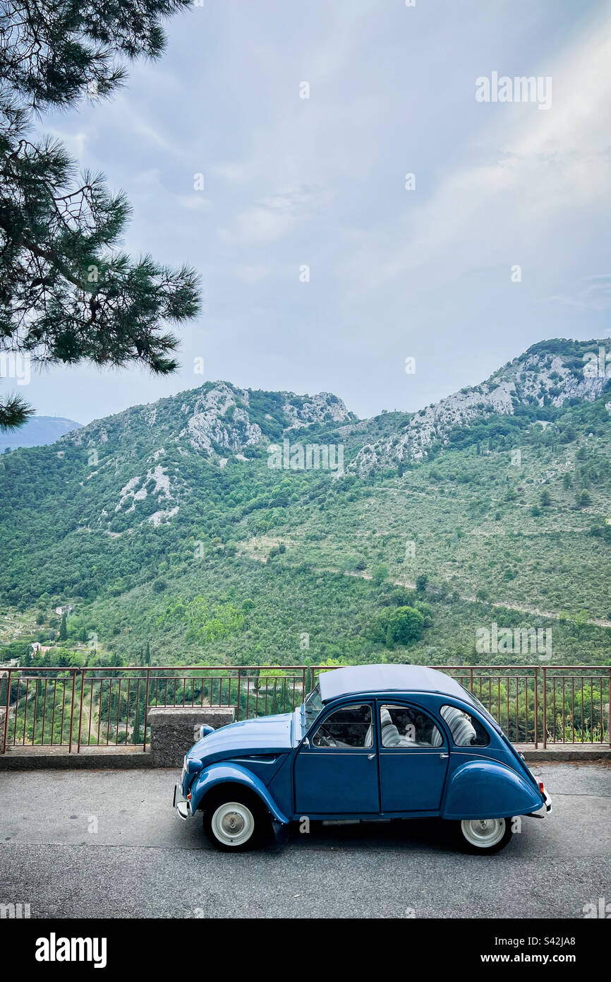 Tin snail hi-res stock photography and images - Alamy