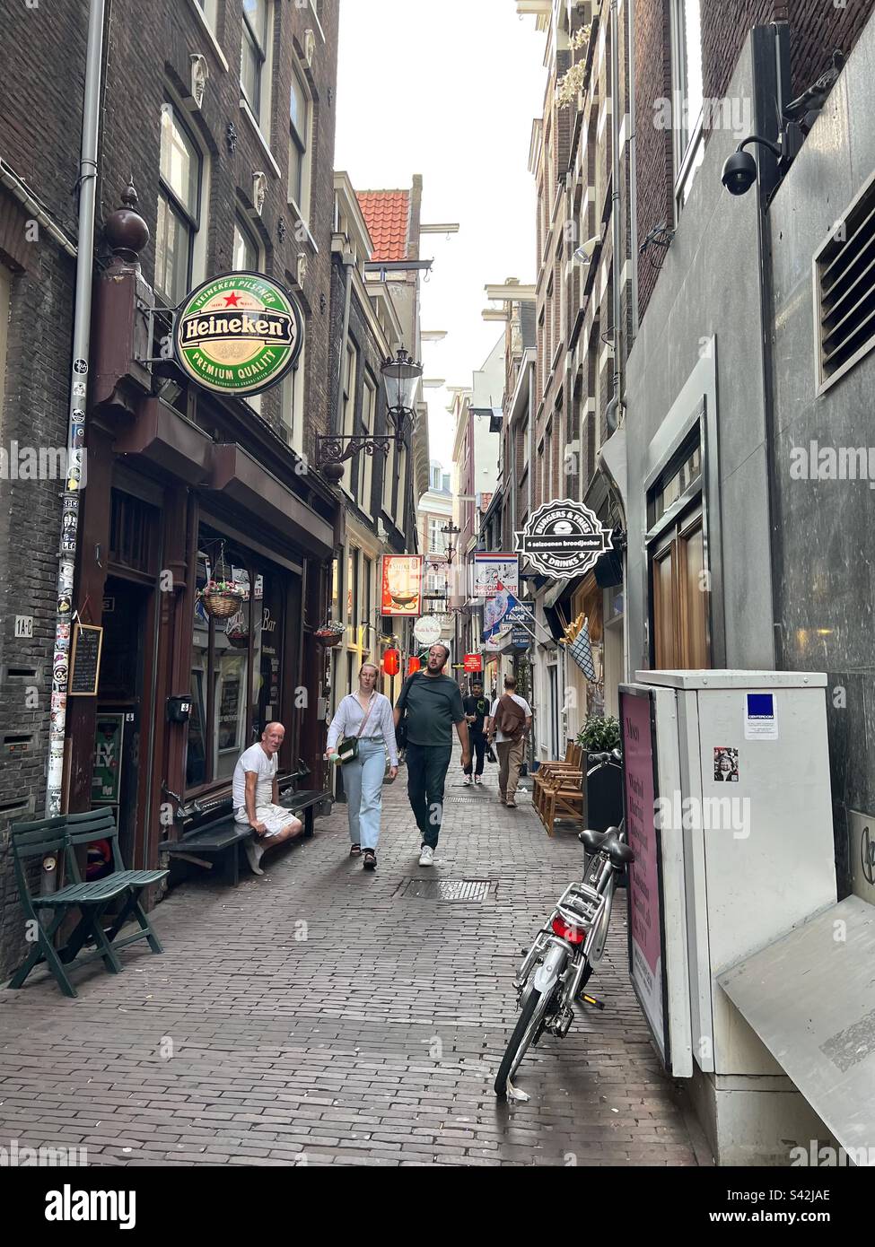 Alleyway amsterdam hi-res stock photography and images - Alamy