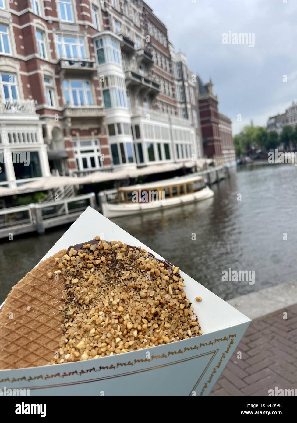 Stroopwaffles hi-res stock photography and images - Alamy