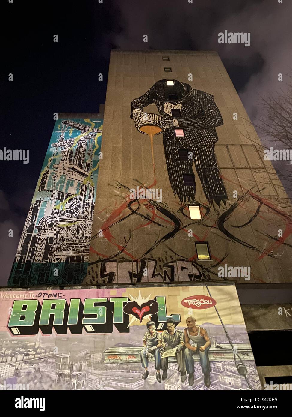 Bristol banksy street art mural hi-res stock photography and images - Alamy