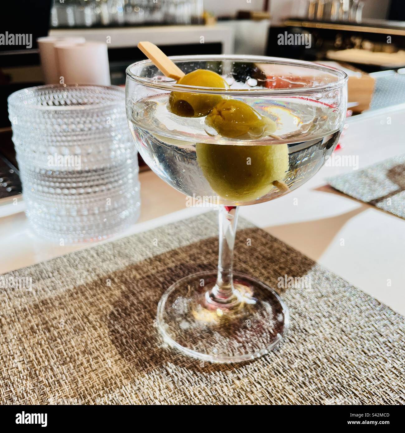 Two martini cocktails hi-res stock photography and images - Alamy