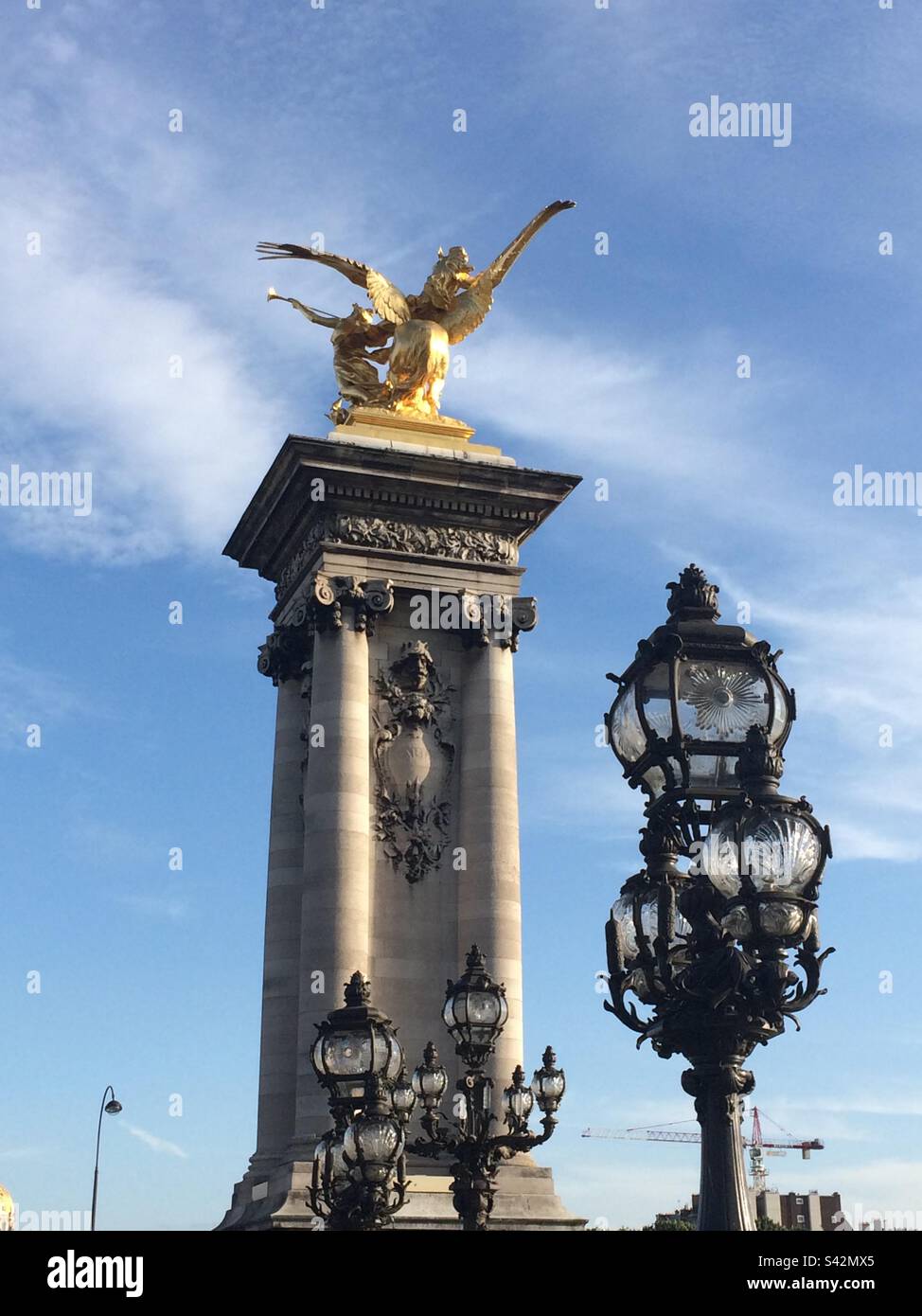 Winged golden statue hi-res stock photography and images - Alamy