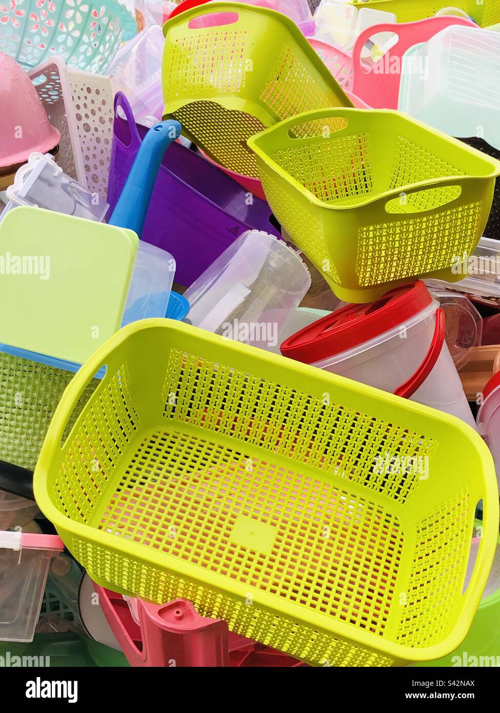 Red plastic baskets hi-res stock photography and images - Alamy