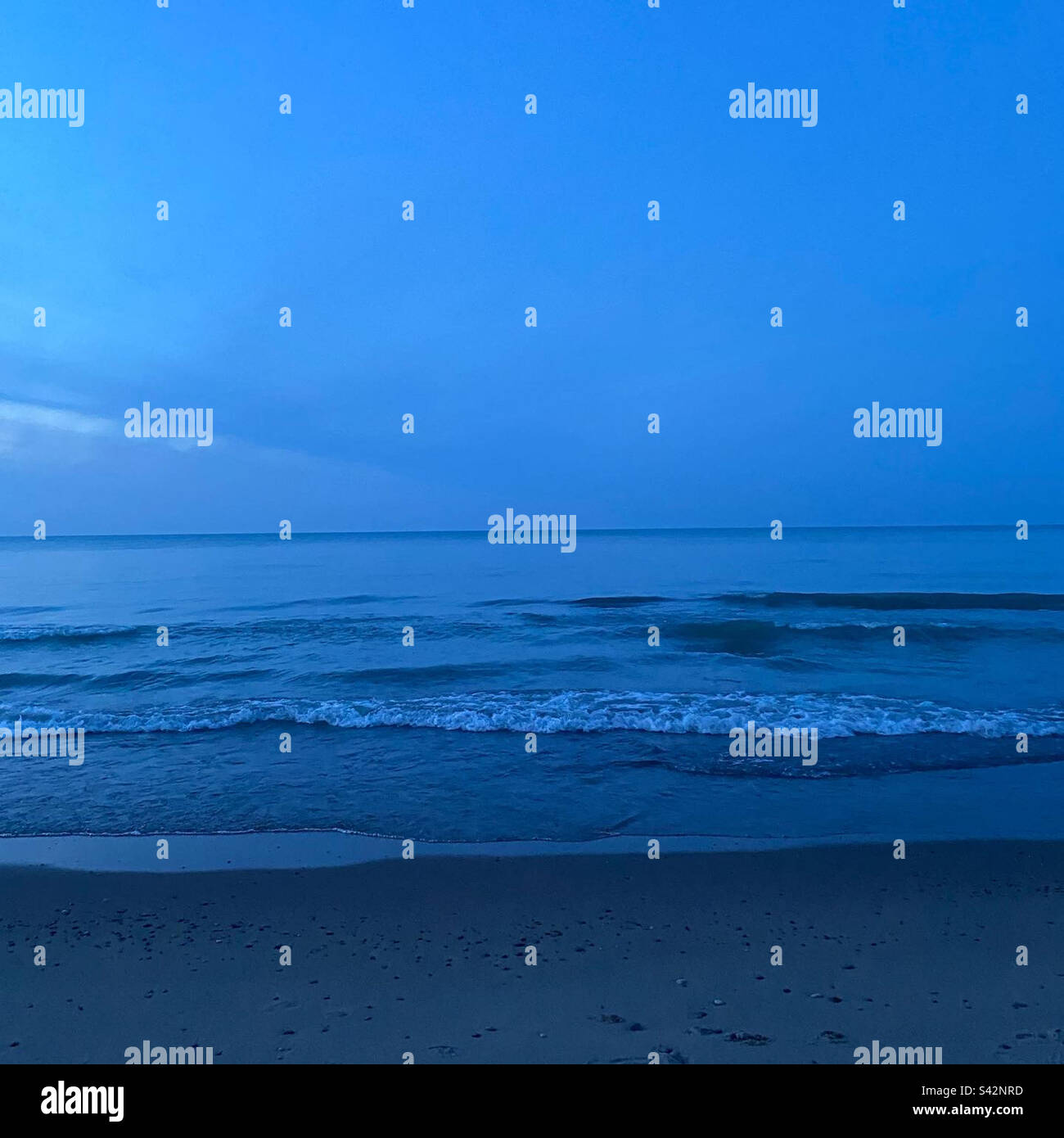 Nightfall beach hi-res stock photography and images - Alamy