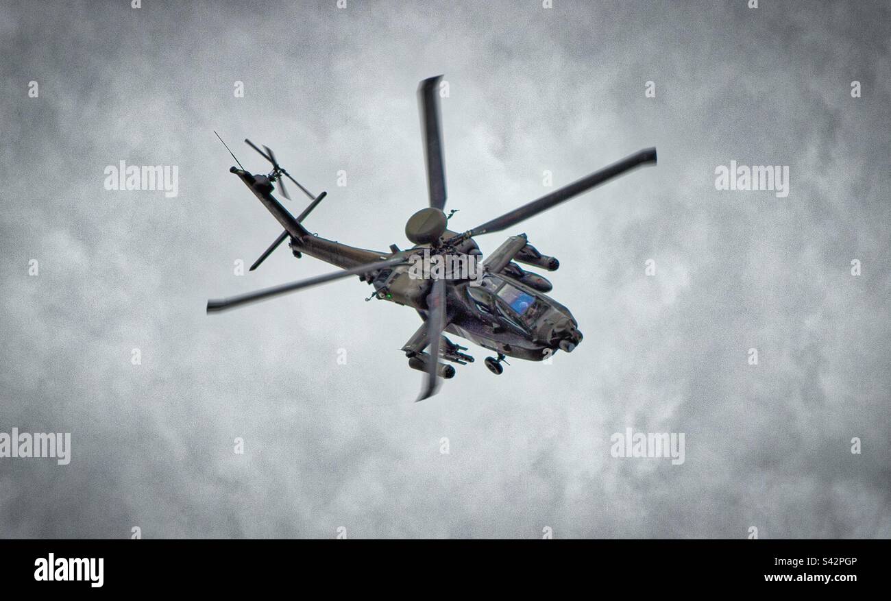 Apache attack helicopter hi-res stock photography and images - Alamy