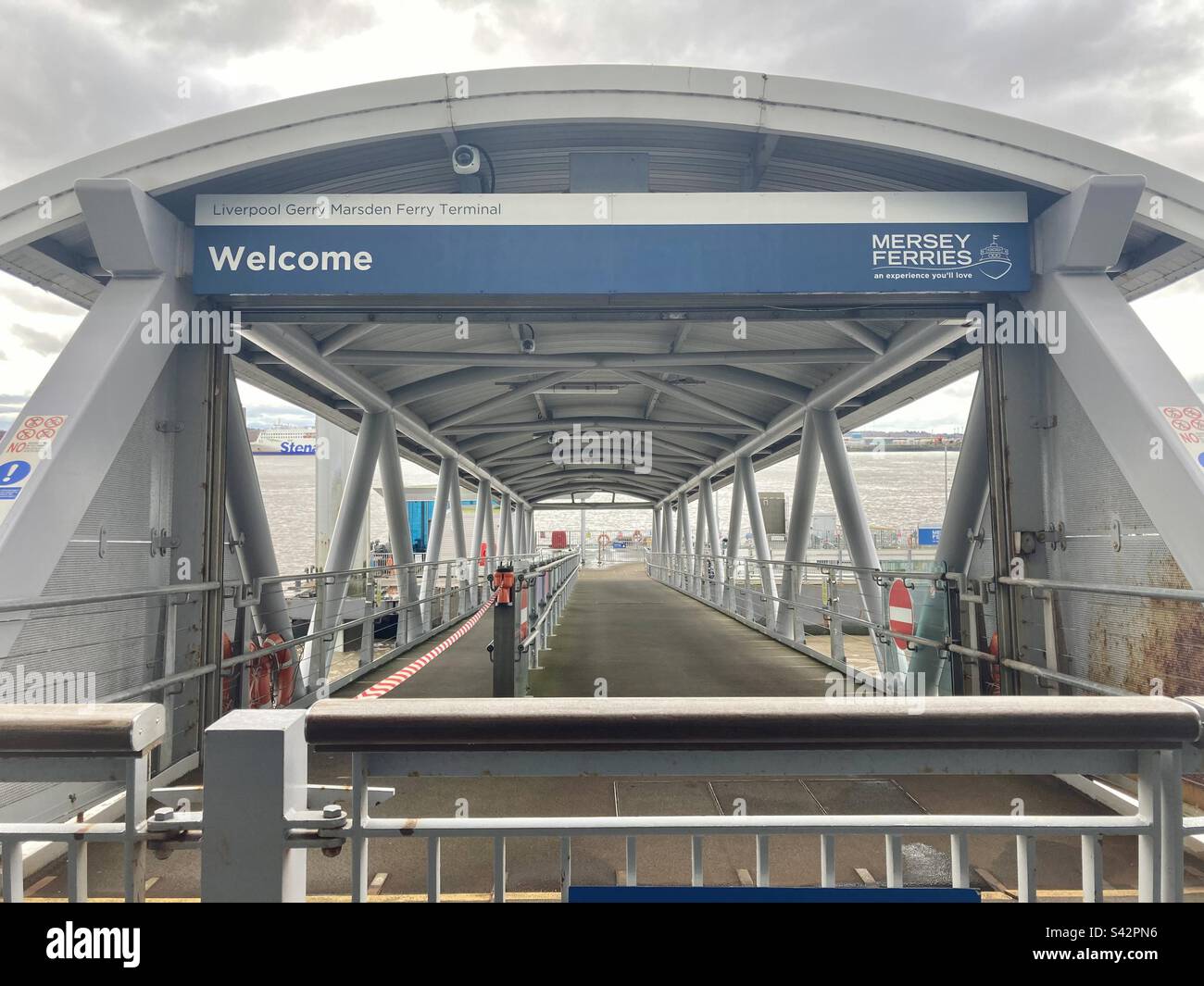 Mersey ferry terminal hi-res stock photography and images - Alamy