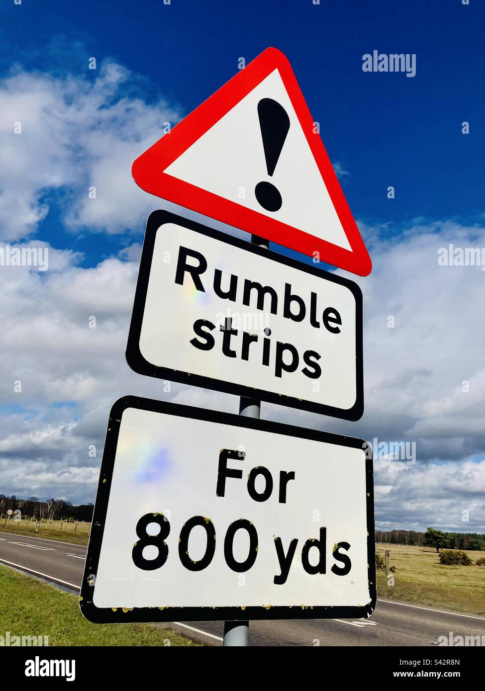 Rumble strips road hi-res stock photography and images - Alamy