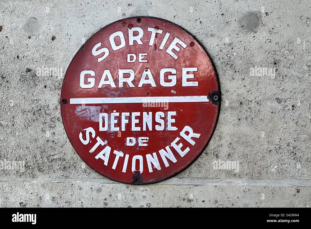 French exit sign hi-res stock photography and images - Alamy