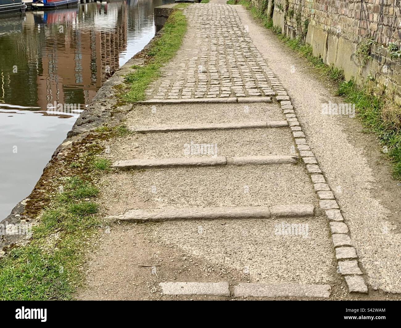 Old cobbled section of canal tow path in east London Stock Photo - Alamy