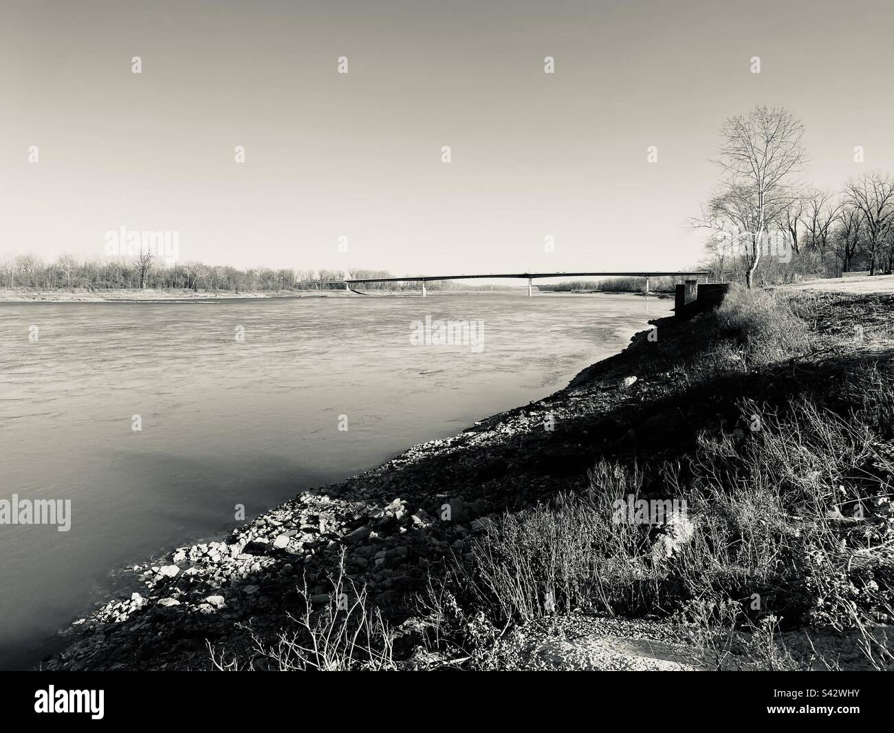 Missouri river bridge hi-res stock photography and images - Alamy