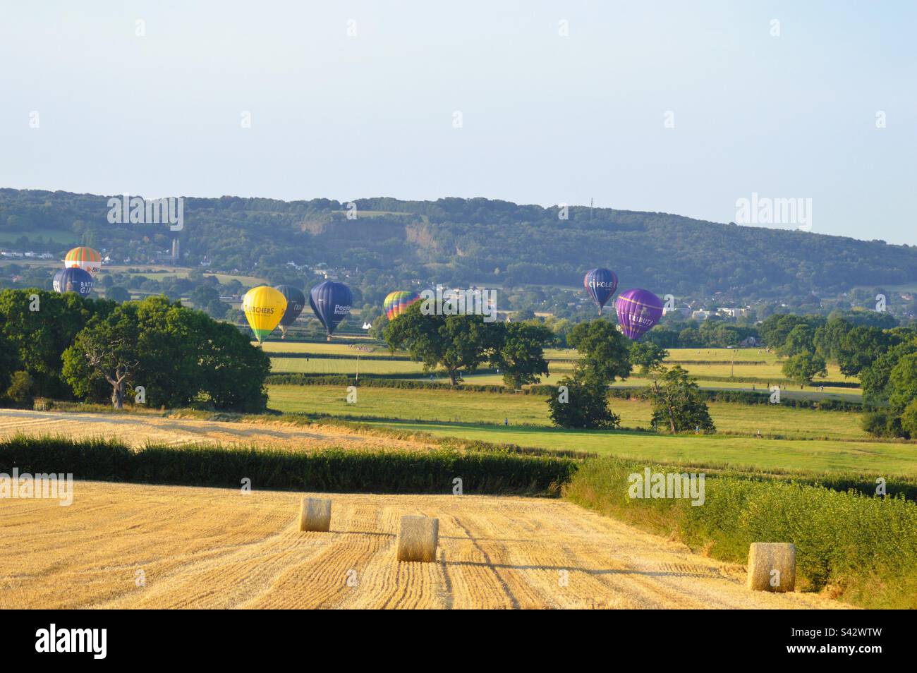 Hot balloons landing hi-res stock photography and images - Alamy