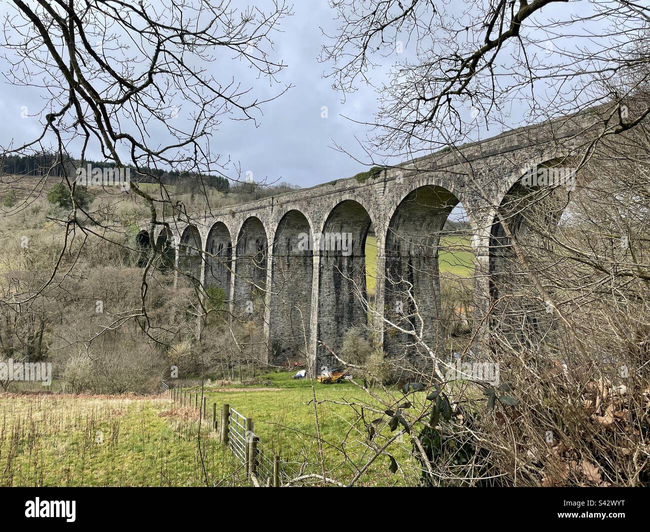 Disused viaduct hi-res stock photography and images - Alamy