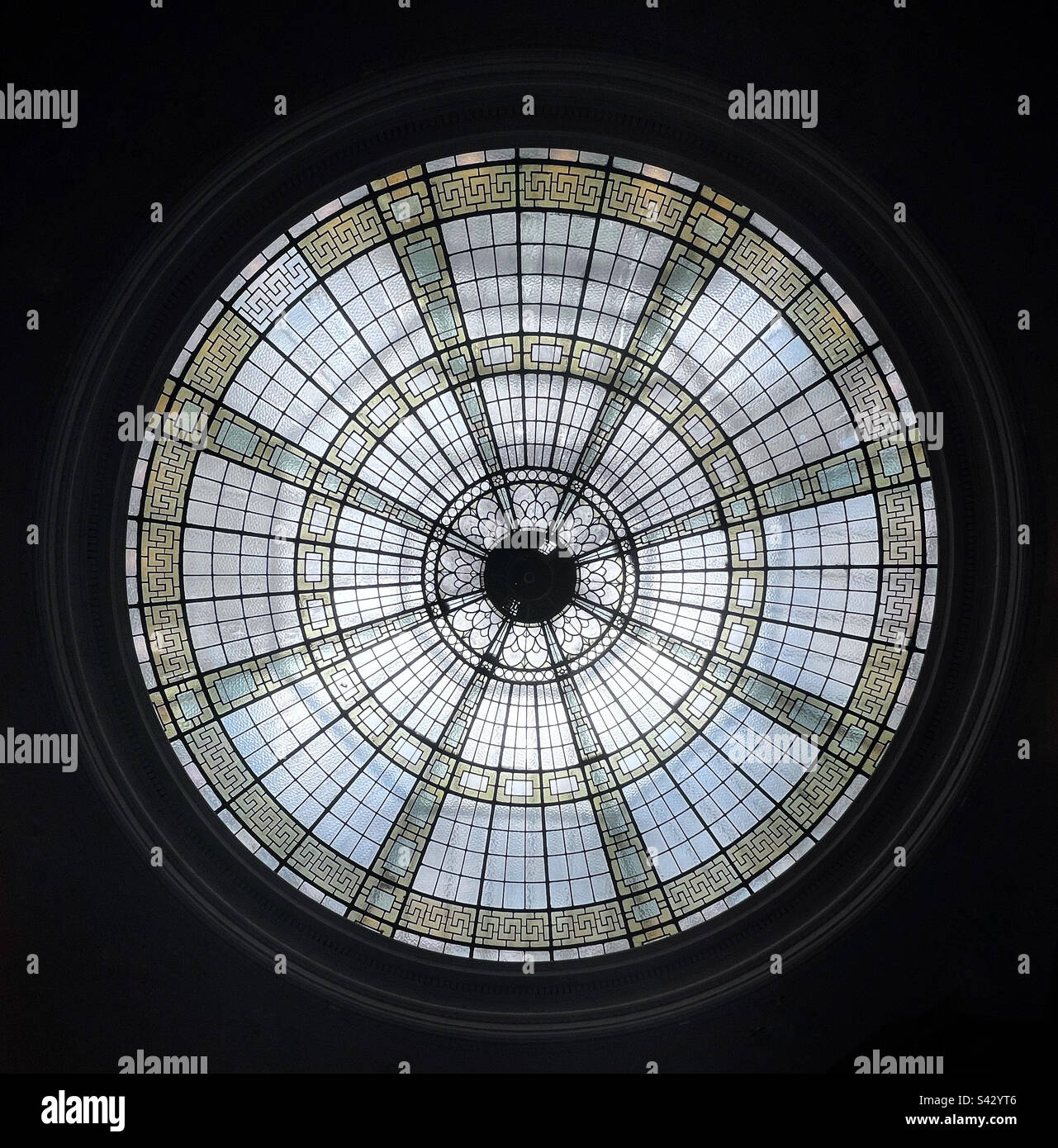 Ceiling colour hi-res stock photography and images - Alamy