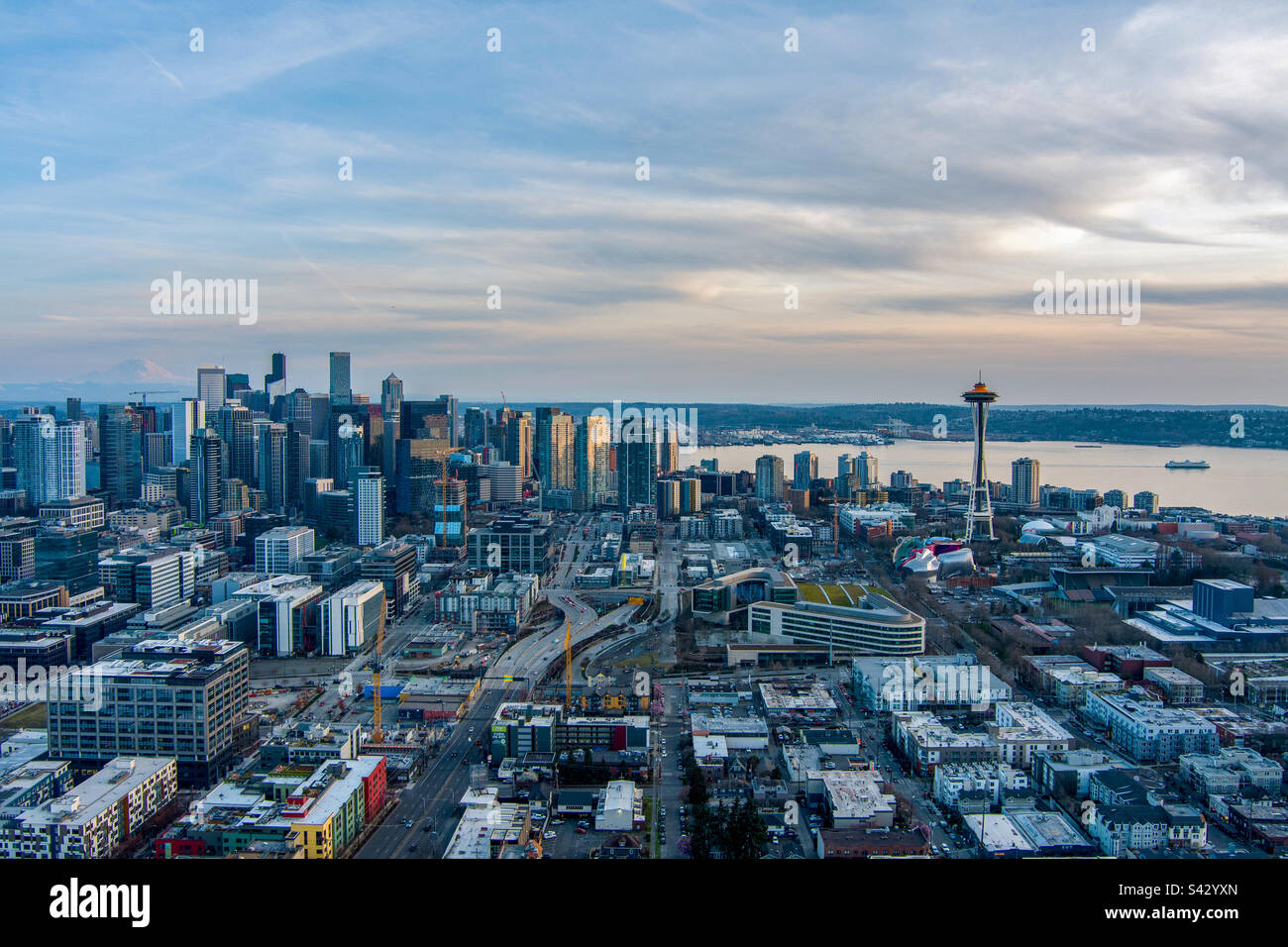 Downtown Seattle at sunset Stock Photo - Alamy