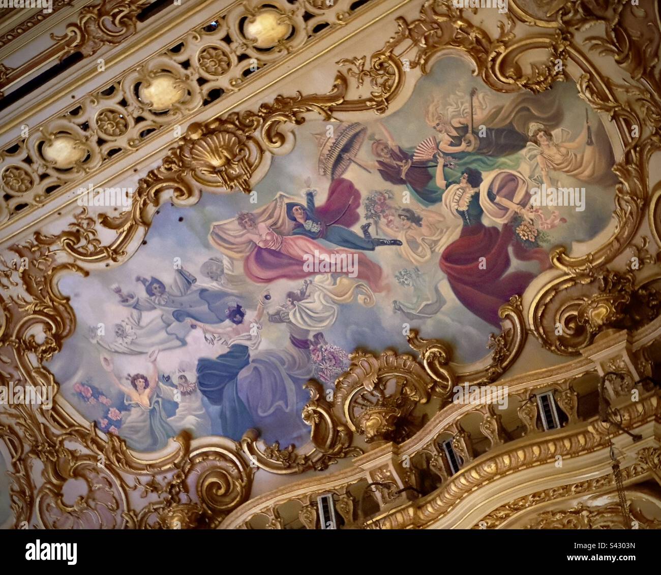 Plasterwork ceiling detail hi-res stock photography and images - Alamy