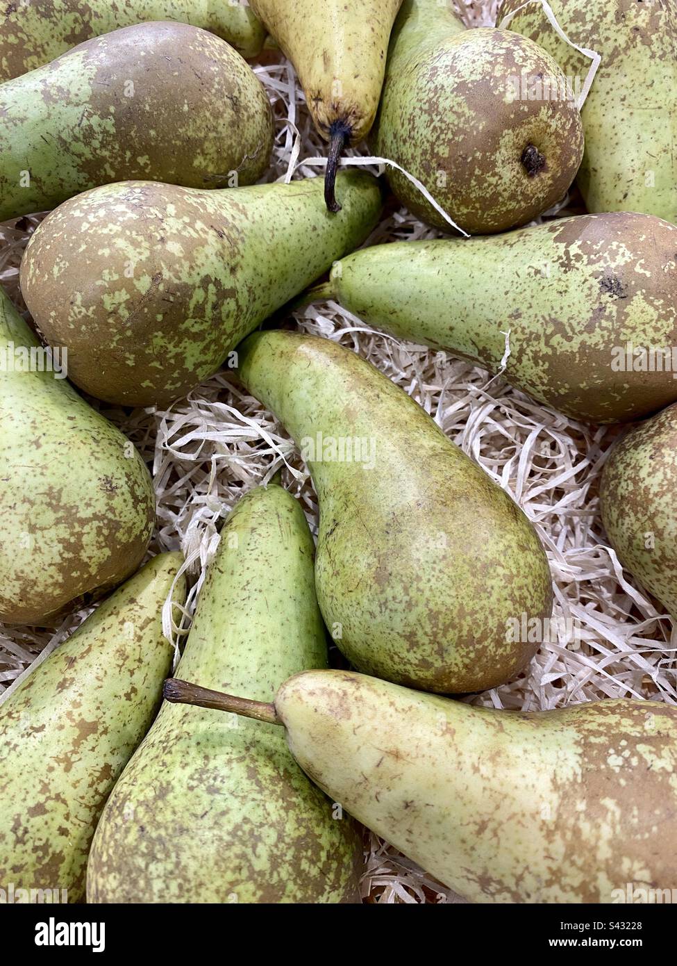 Box of pears Stock Photo - Alamy
