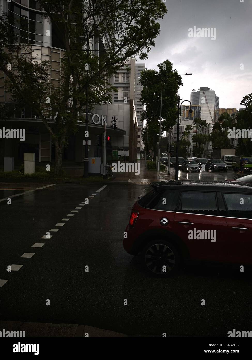 Rainy day street scene hi-res stock photography and images - Alamy