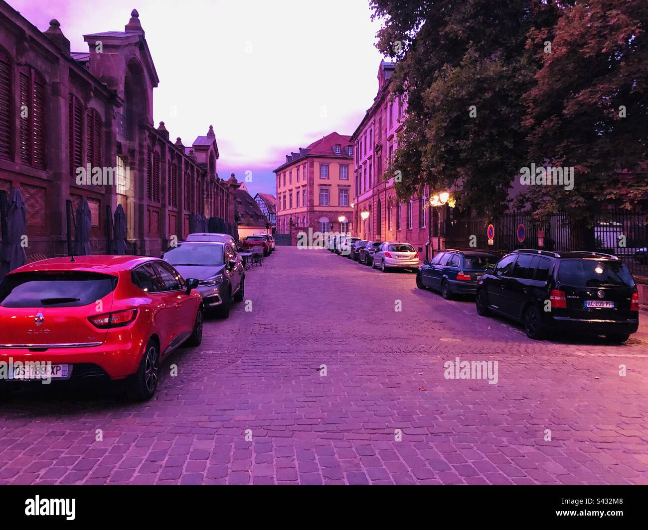 Night streets hi-res stock photography and images - Alamy