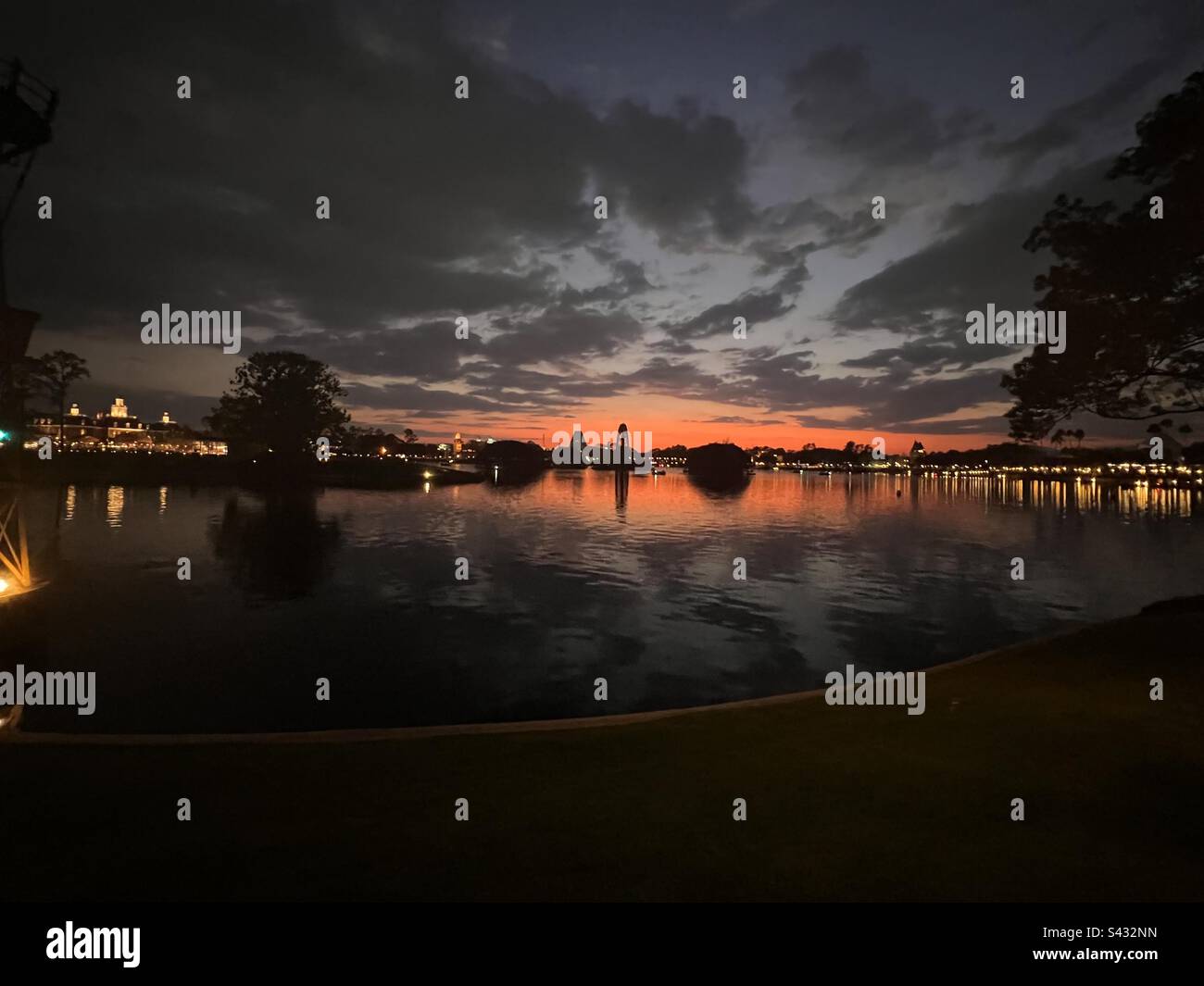 Disney epcot pavilion hi-res stock photography and images - Alamy