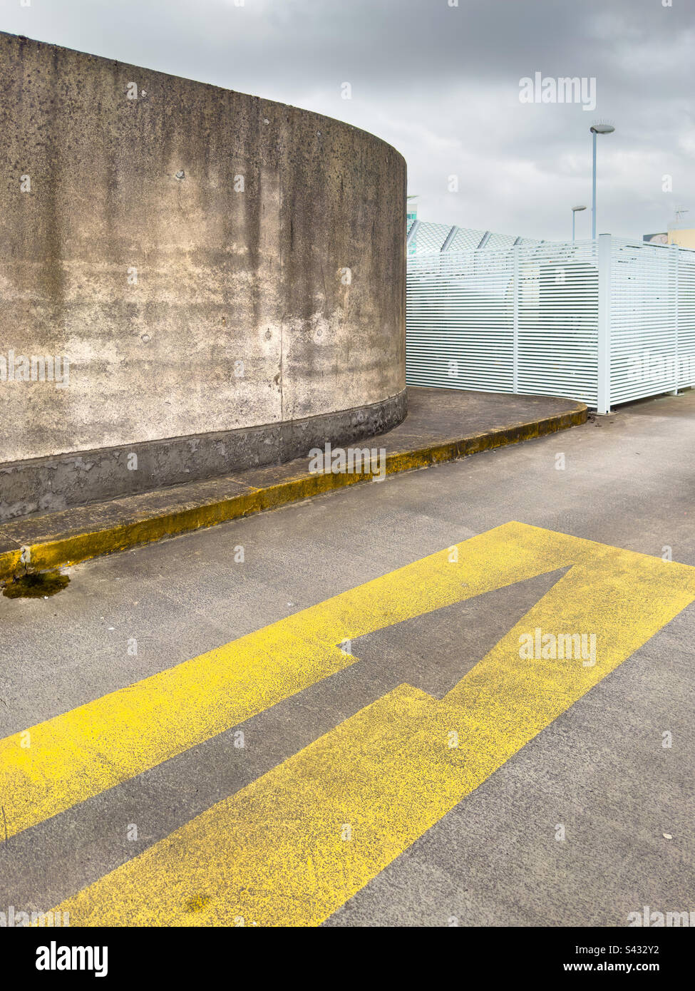 Rooftop parking hi-res stock photography and images - Alamy