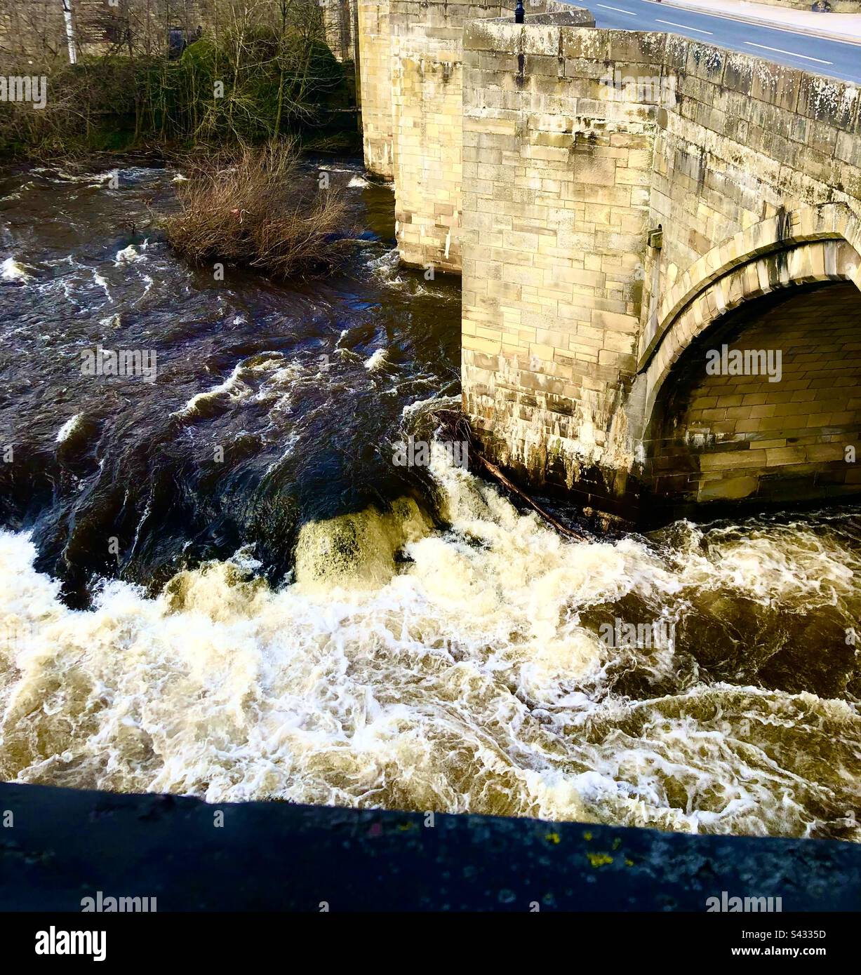 Rushing under the bridge hi-res stock photography and images - Alamy