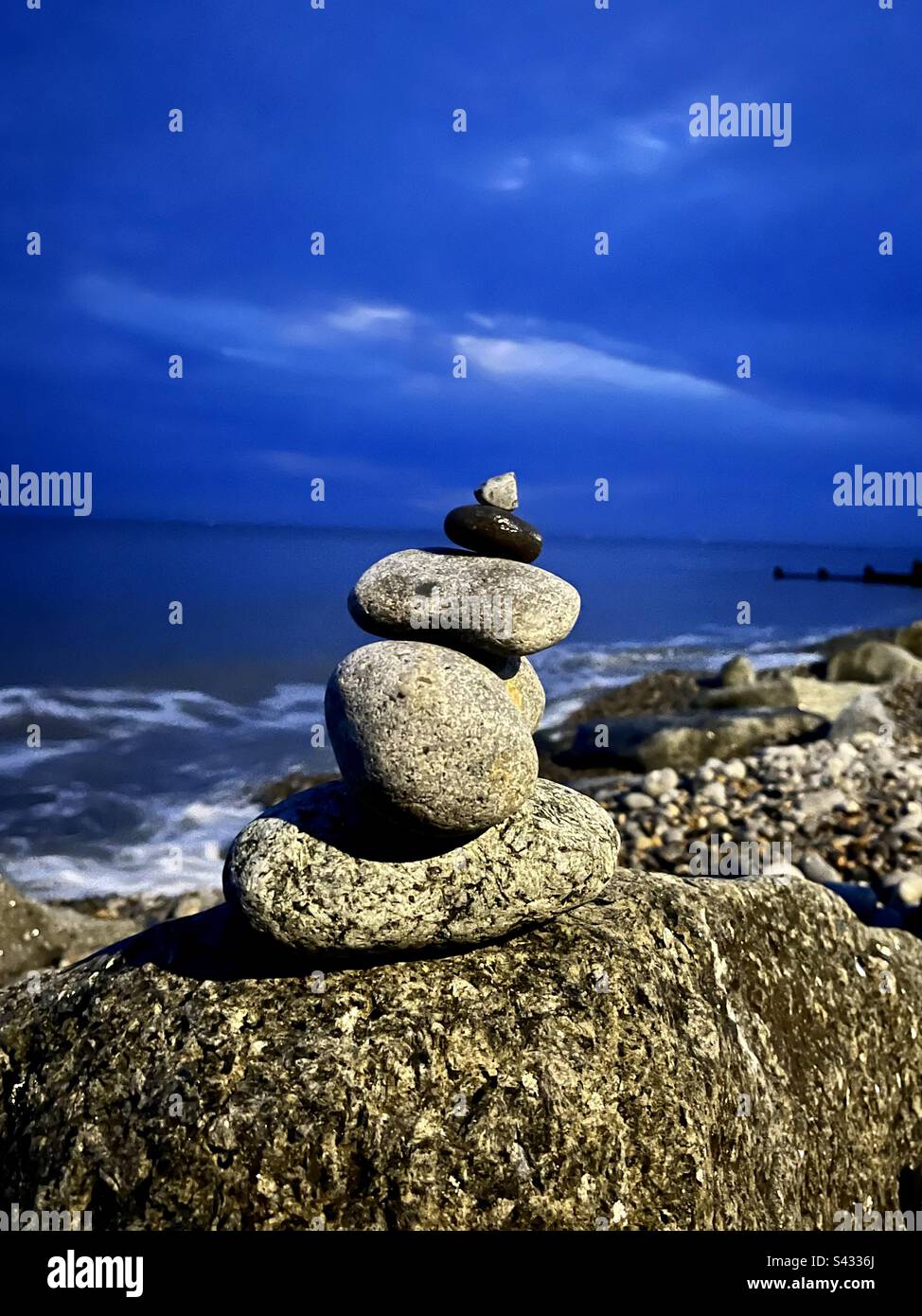 Beach rocks moonlight hi-res stock photography and images - Alamy
