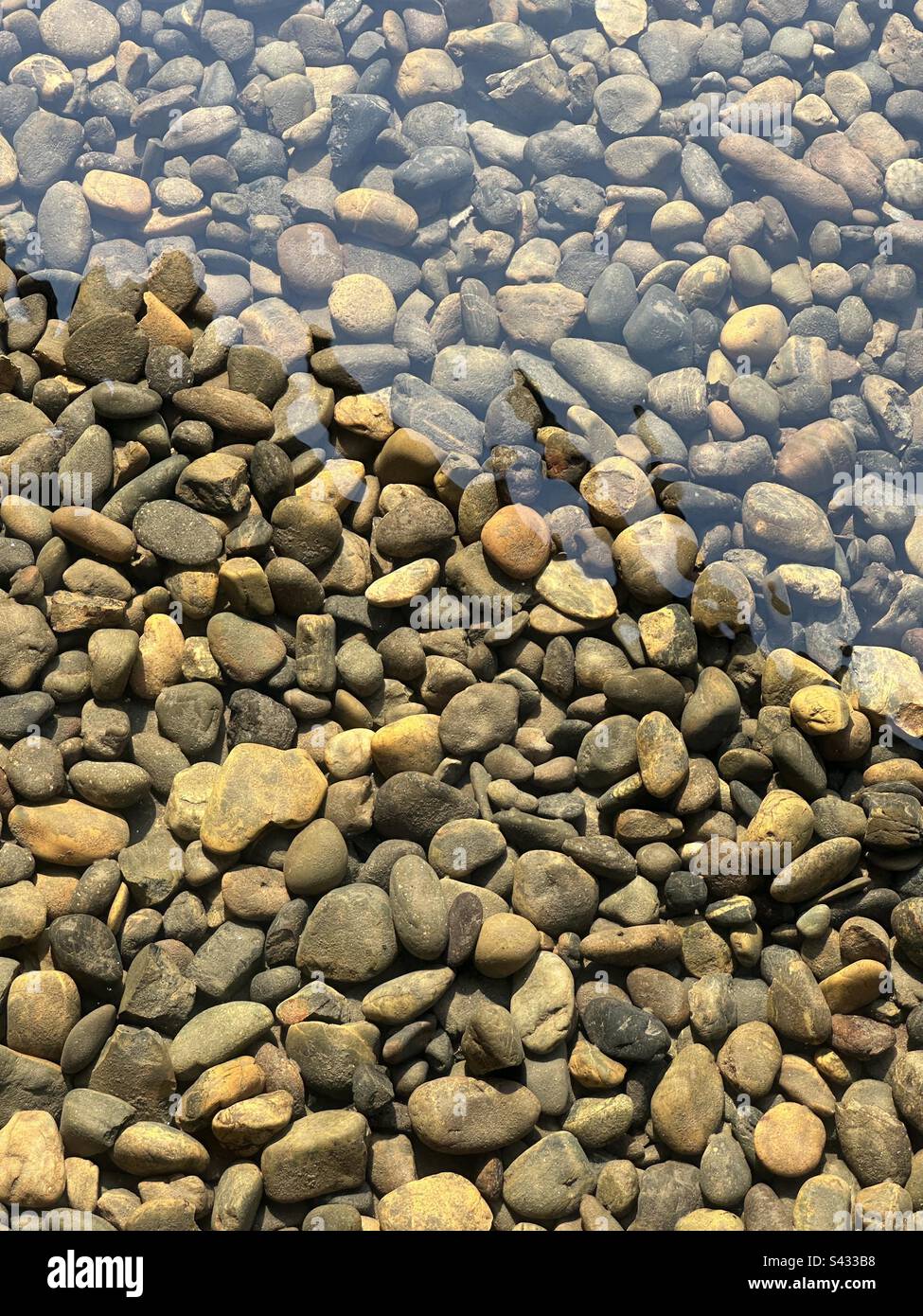 Pebbles under water Stock Photo - Alamy
