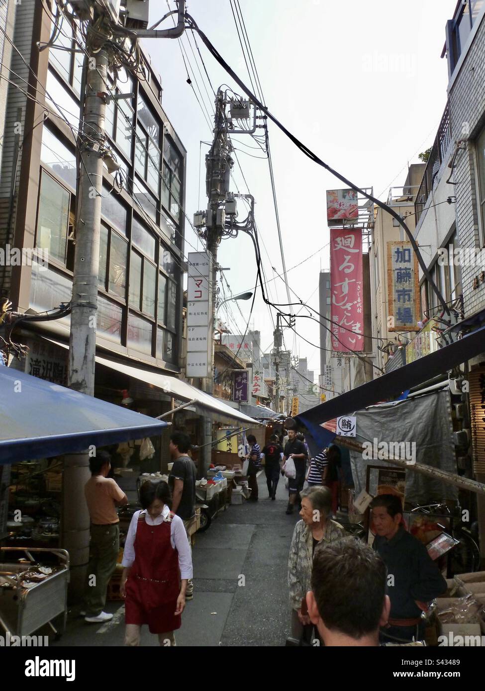 Tokyo back streets hi-res stock photography and images - Alamy