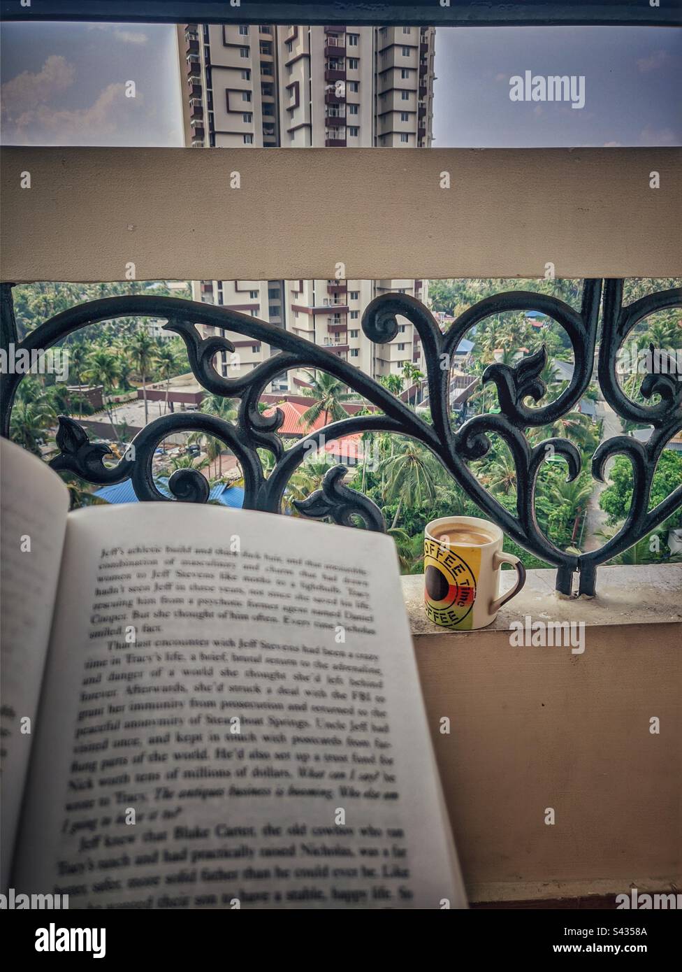 Reading vibes hi-res stock photography and images - Alamy