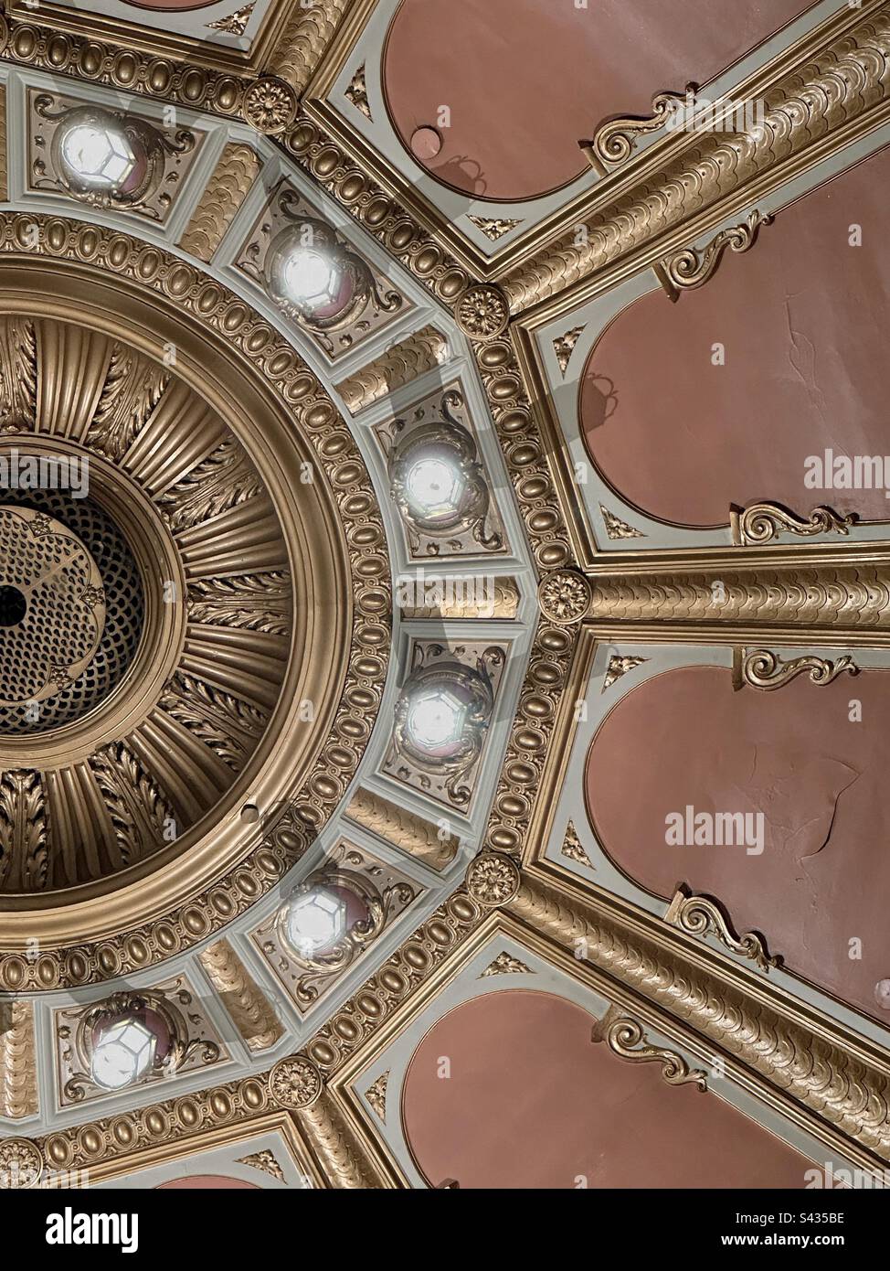 Cornice ceiling hi-res stock photography and images - Alamy