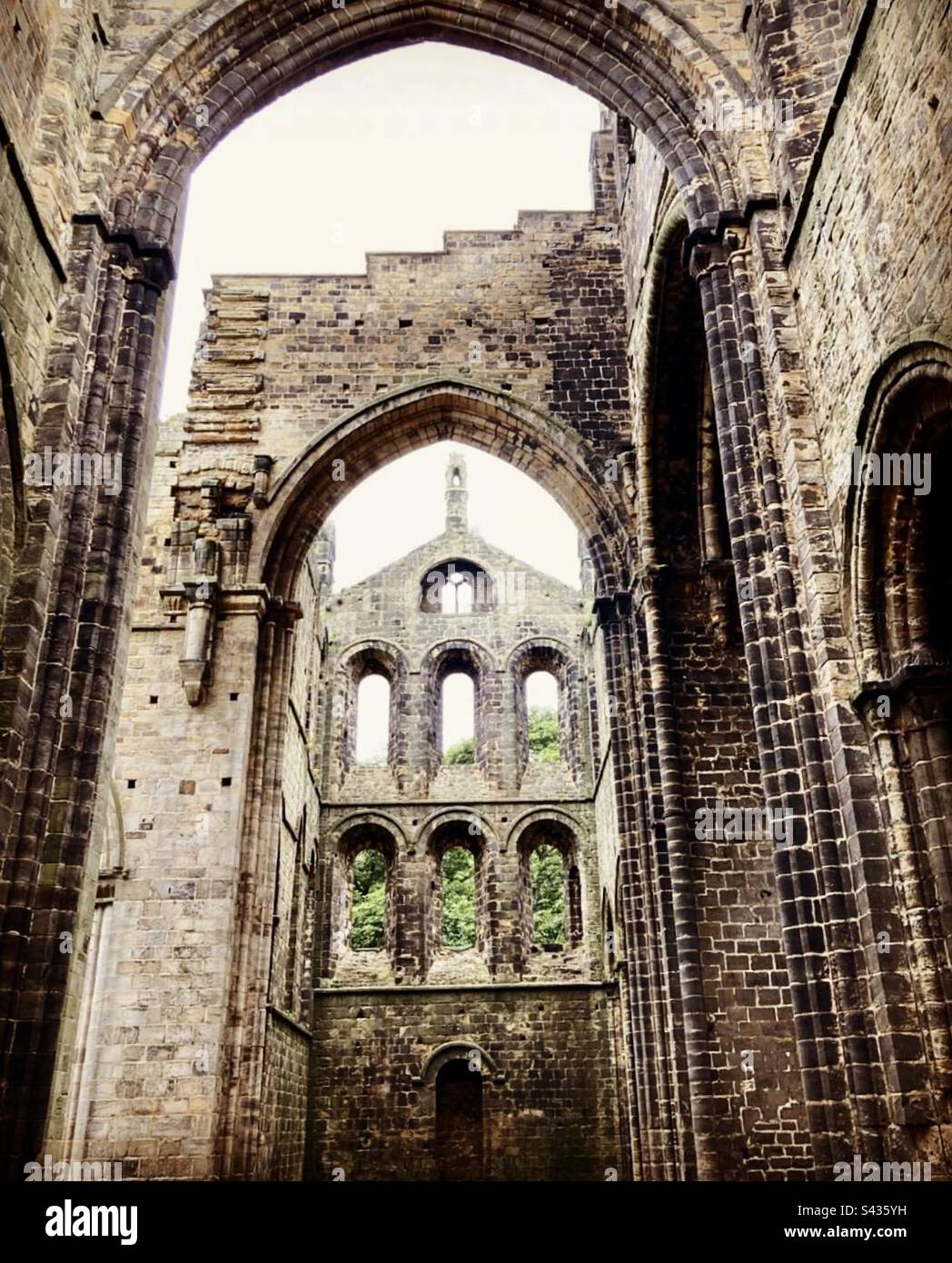 Inside the castle walls hi-res stock photography and images - Alamy