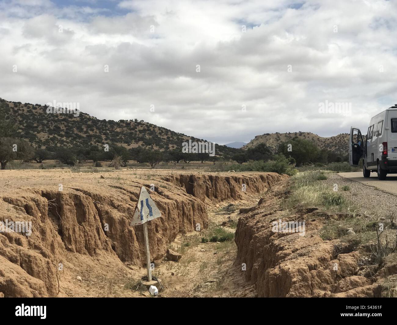 Absurd sign hi-res stock photography and images - Alamy