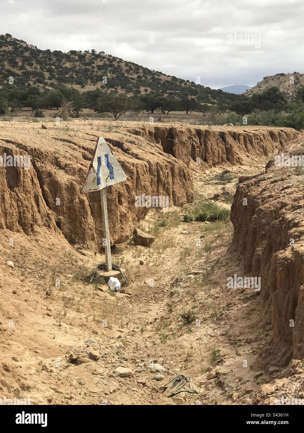 Absurd sign hi-res stock photography and images - Alamy