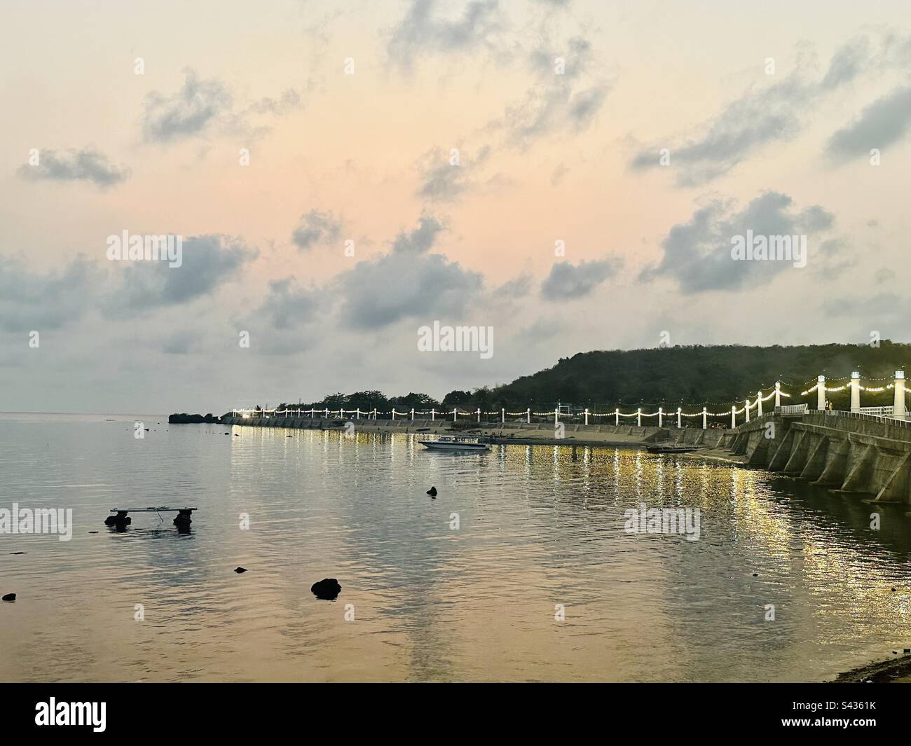 Aplaya hi-res stock photography and images - Alamy