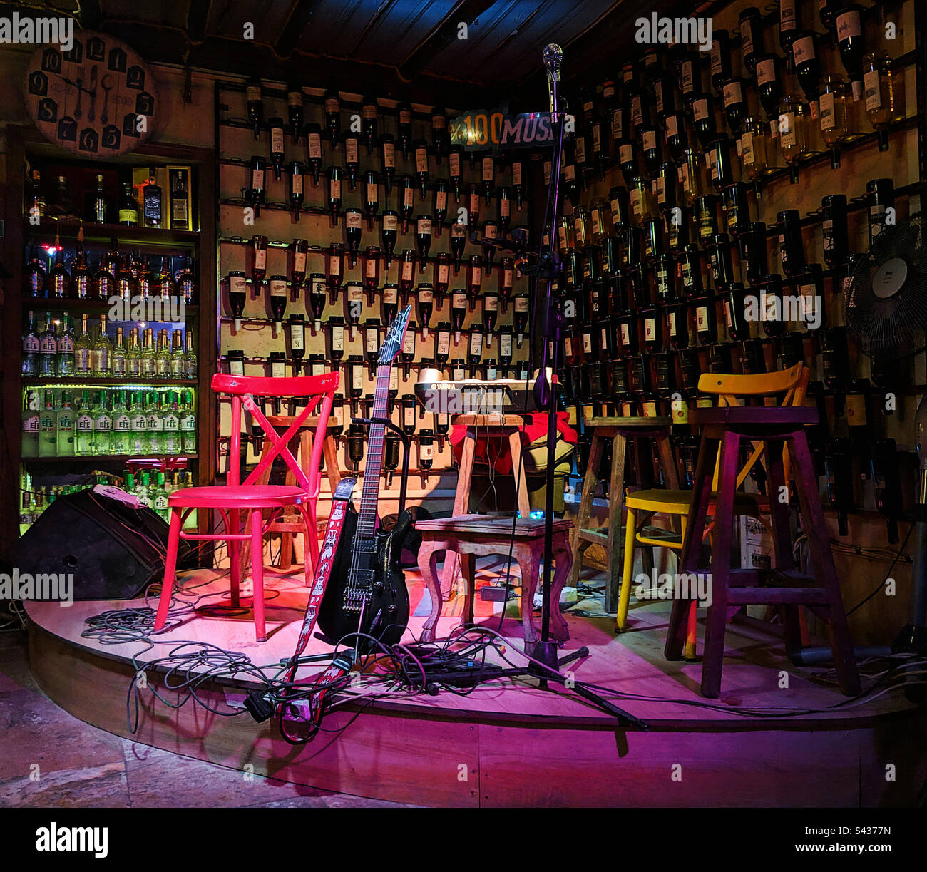 Instruments and stage hi-res stock photography and images - Alamy