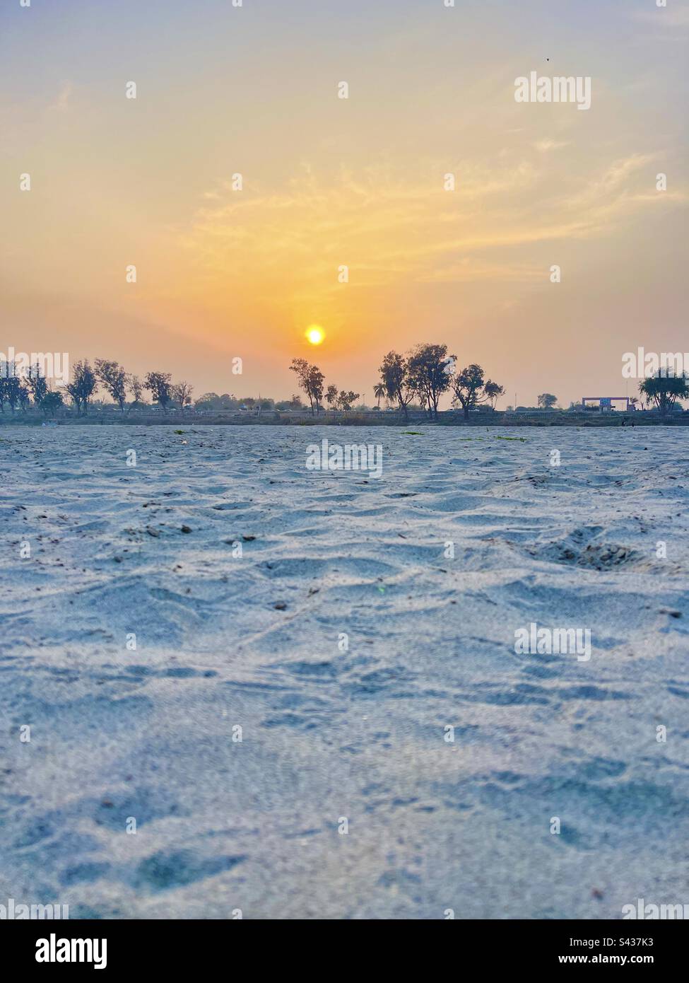 Desert like setting hi-res stock photography and images - Alamy