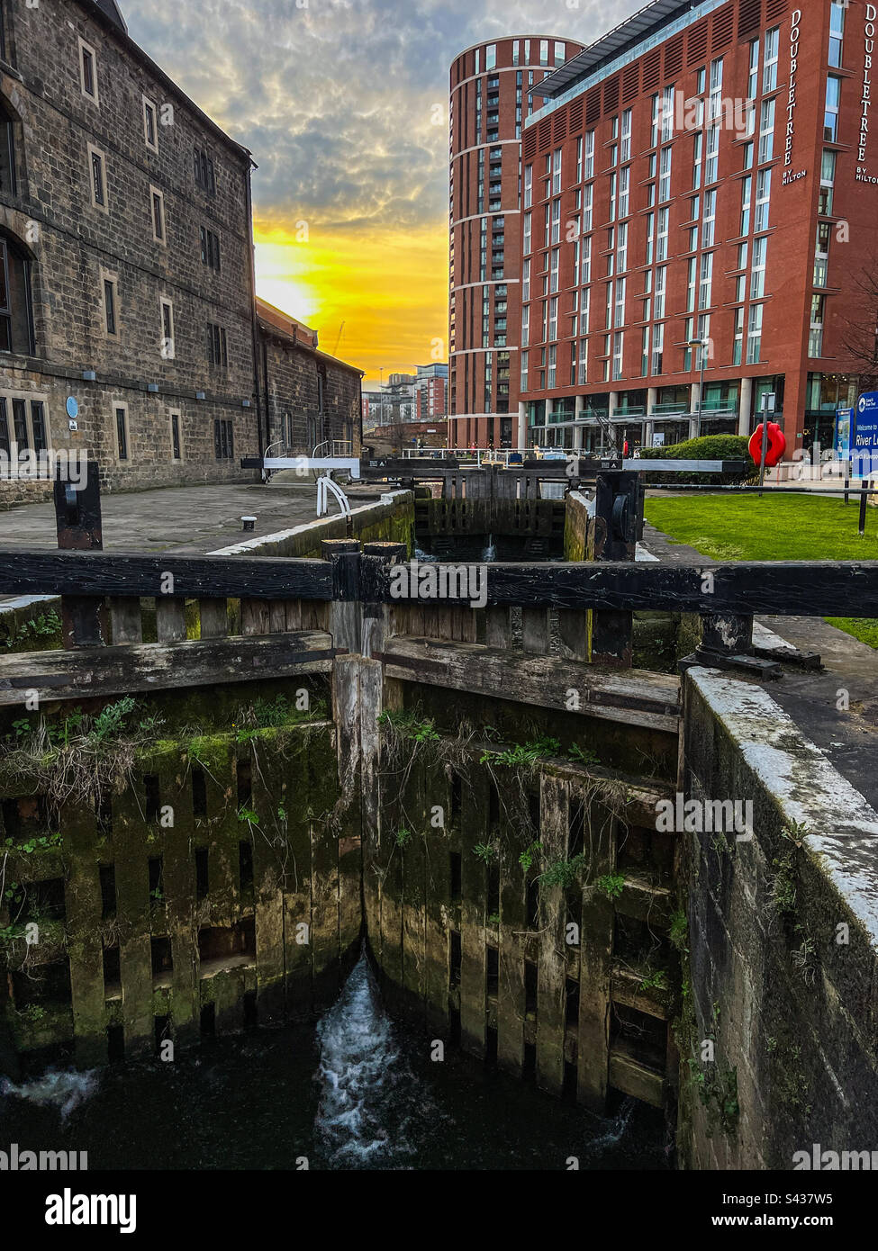 Lock at Leeds waterfront at granary wharf Stock Photo - Alamy