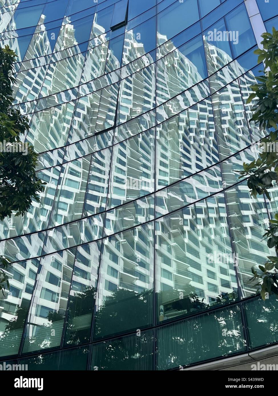 Reflection of a complex building (MIRA SF at 280 Spear Street, San ...