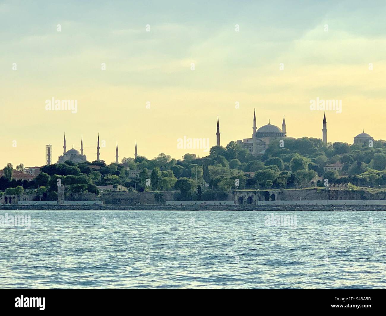 Aladdin sultan hi-res stock photography and images - Alamy