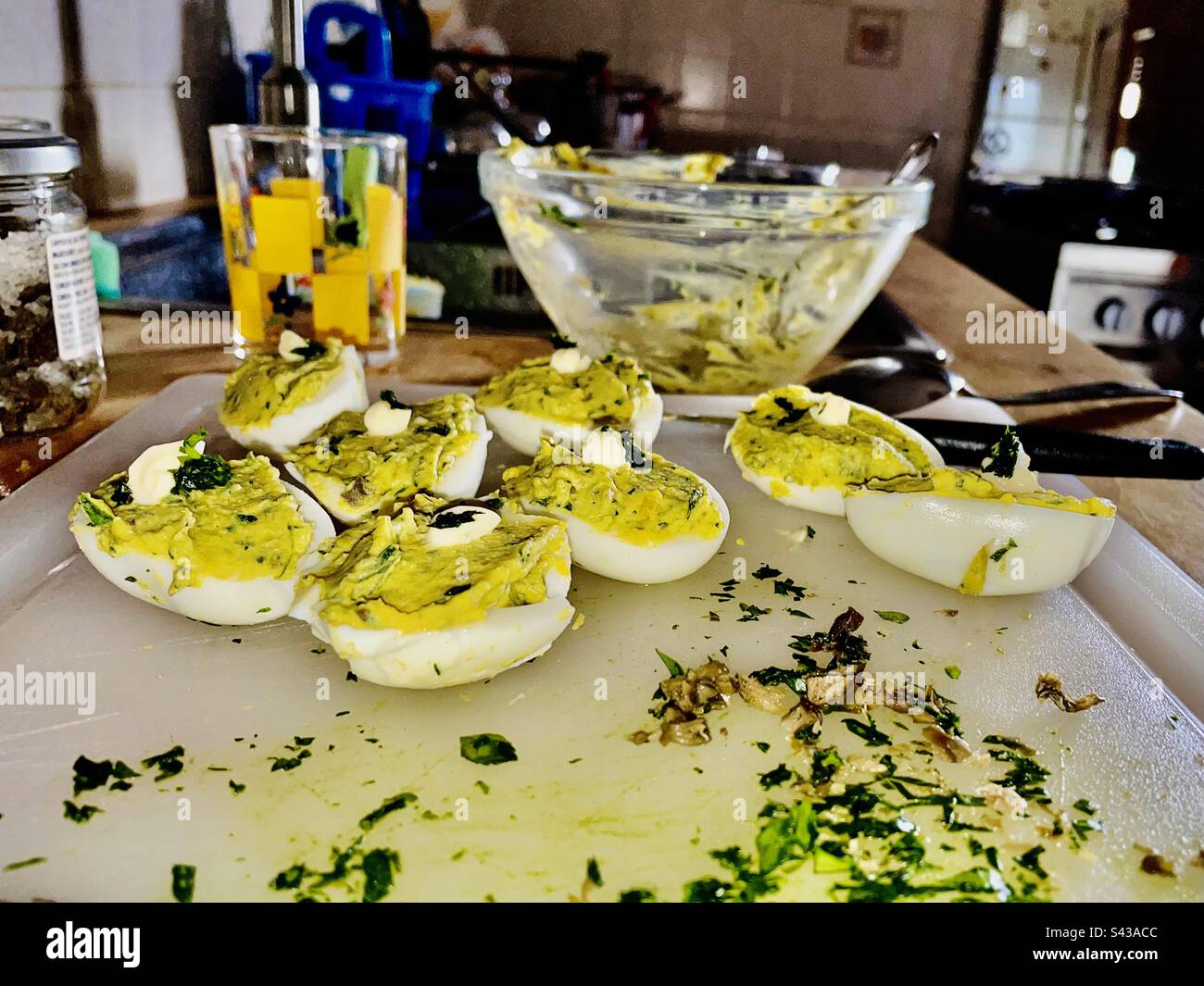 Messy kitchen hi-res stock photography and images - Alamy