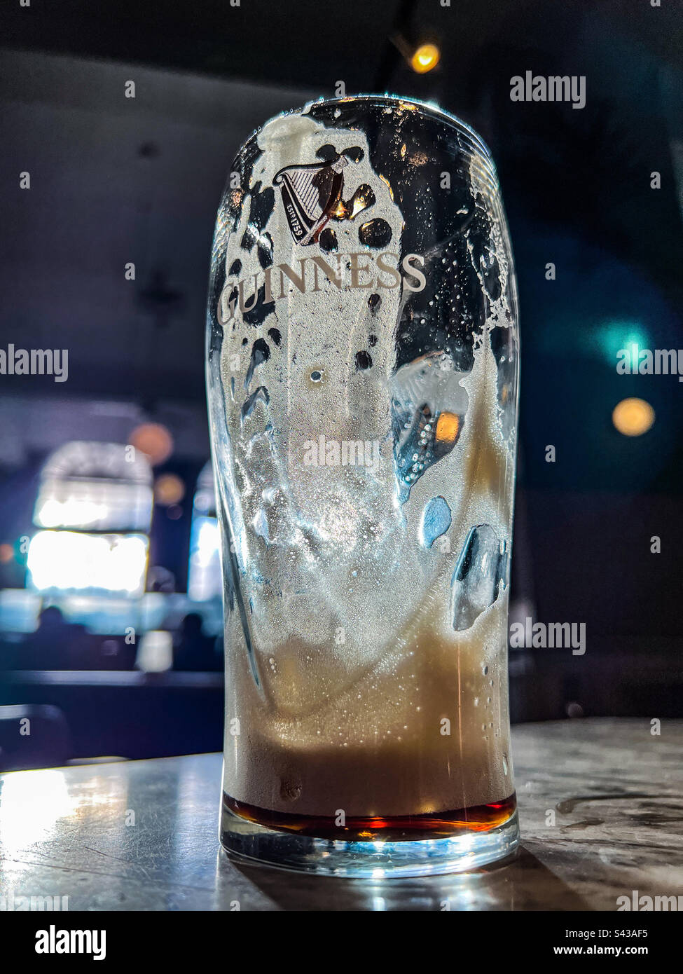 Pint of guinness hi-res stock photography and images - Alamy