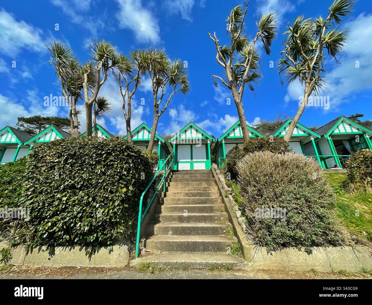 Palm huts hi-res stock photography and images - Alamy